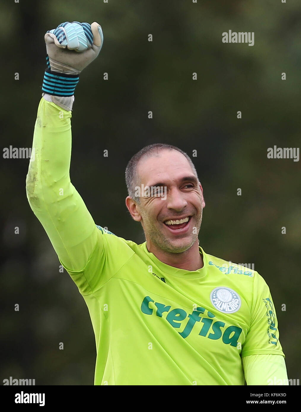 SÃO PAULO, SP - 25.10.2017: TREINO DO PALMEIRAS - Goalkeeper Fernando ...