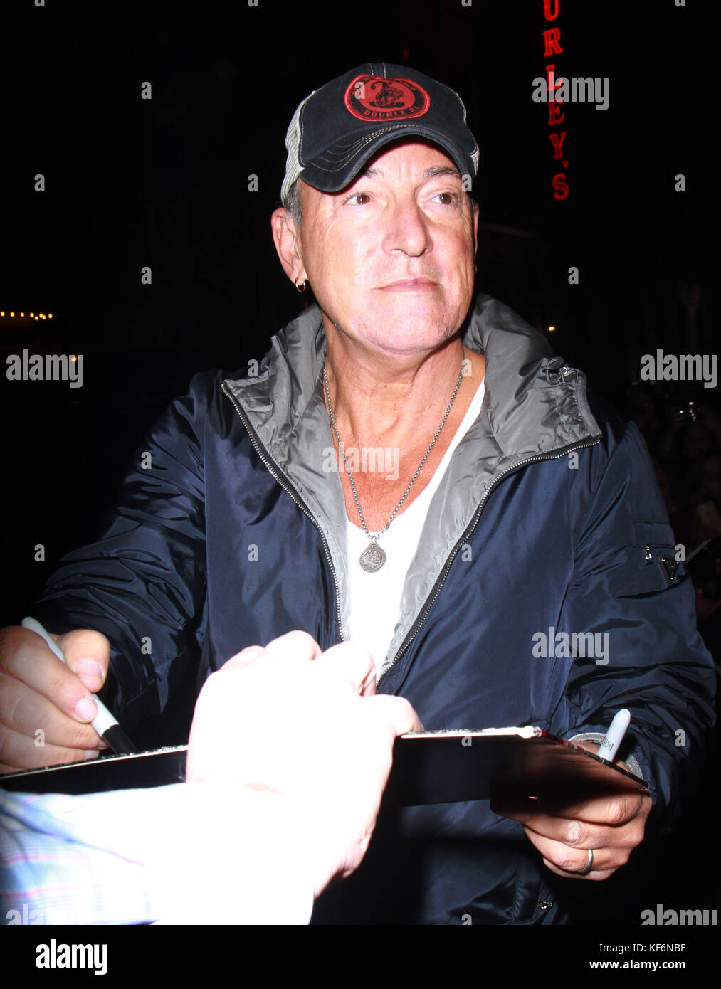 New York, NY, USA. 25th Oct, 2017. Bruce Springsteen seen arriving ...