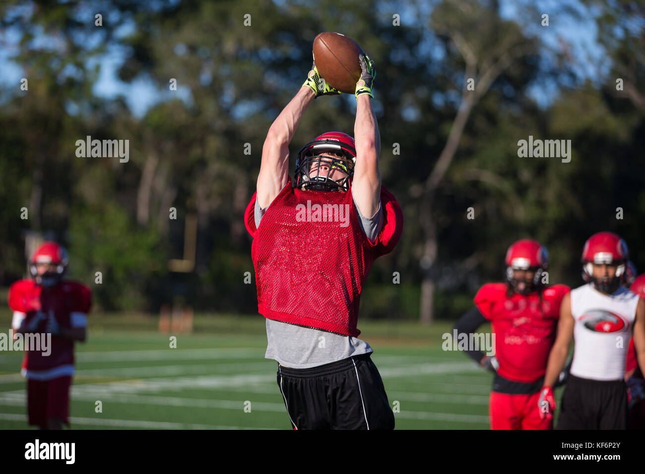 Florida, USA. 25th Oct, 2017. Receiver Kyle Benedict practices at Carrollwood Day School in ...