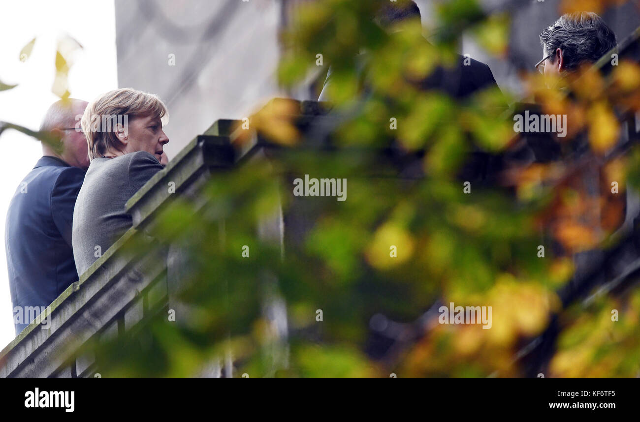 Berlin, Germany. 26th Oct, 2017. L-R: Parliamentary head of the CDU ...
