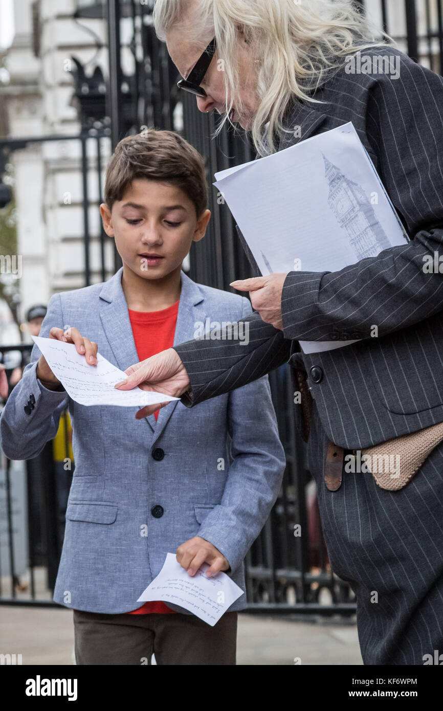 Oliver simpson hi-res stock photography and images - Alamy