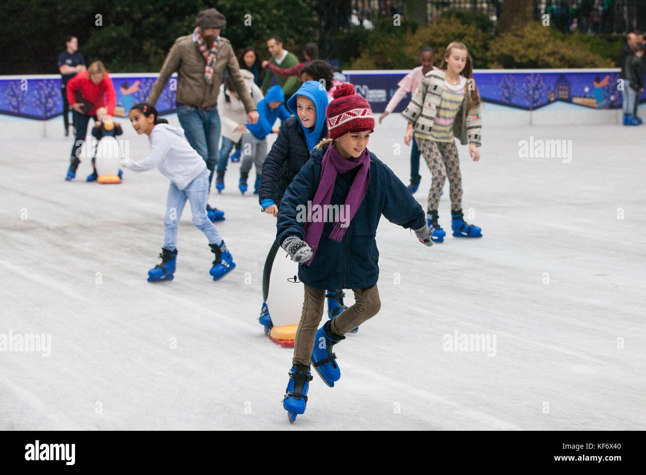 London, UK. 26th October, 2017. Beginners and advanced skaters enjoy ...
