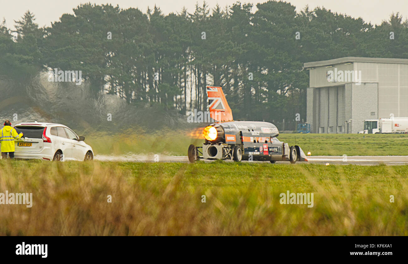 Newquay, Cornwall, UK. 26th October, 2017. Afterburner aglow Bloodhound ...
