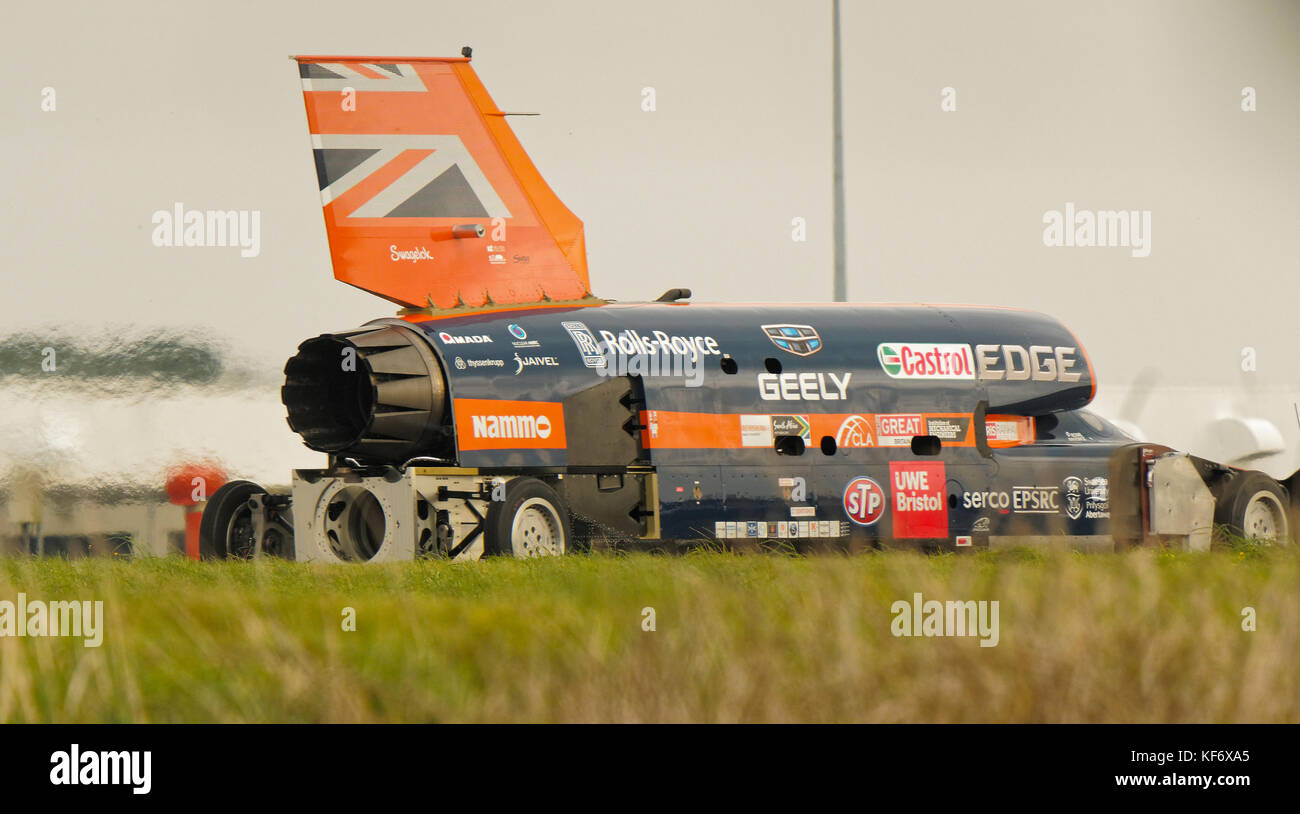 Newquay, Cornwall, UK. 26th October, 2017. Afterburner aglow Bloodhound ...