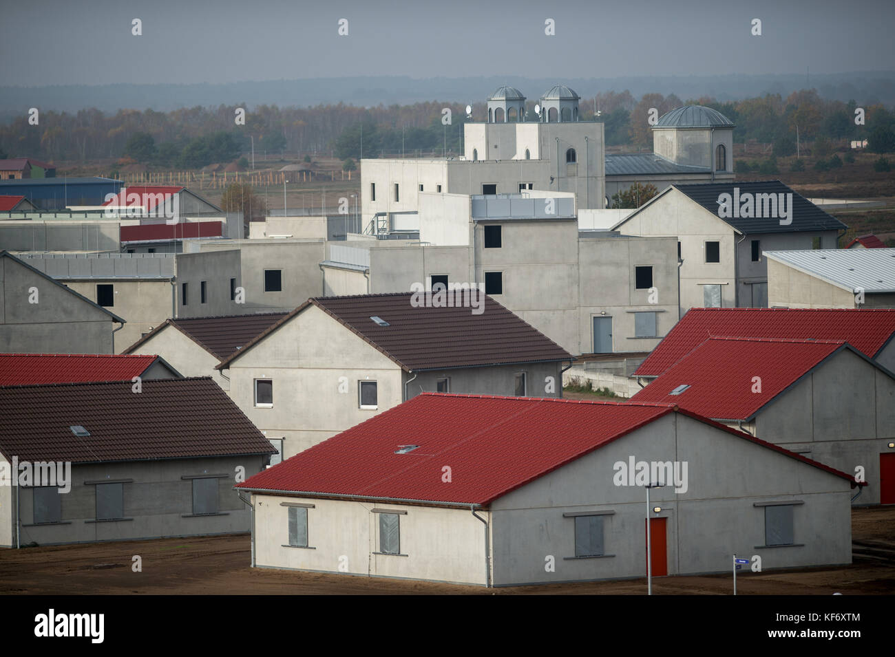 Letzlingen, Germany. 26th Oct, 2017. Picture of houses and a religious ...
