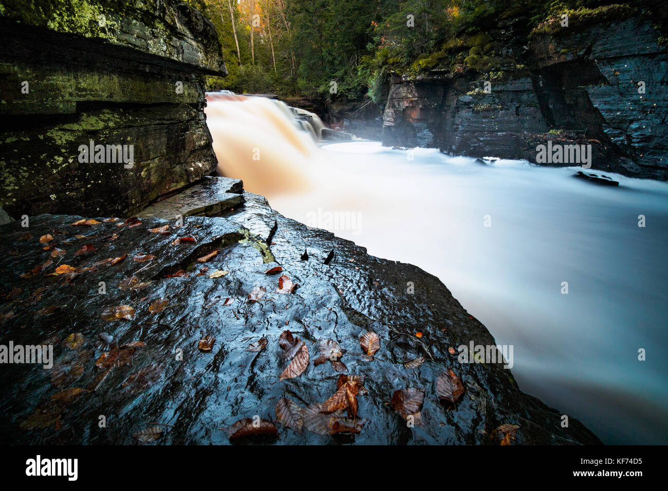 Waterfall motion hi-res stock photography and images - Alamy