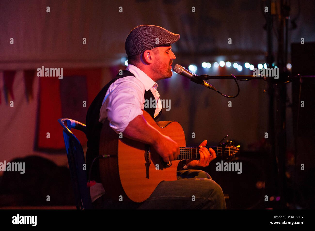 The British singer-songwriter and accompished slide guitarist Martin ...