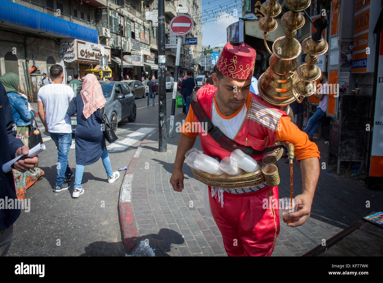 Serving tea arab hi-res stock photography and images - Alamy