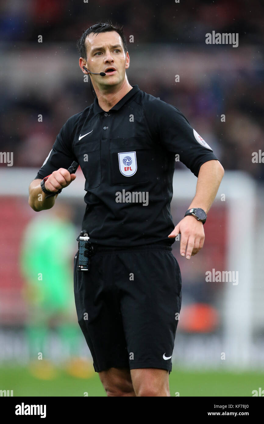 Referee Andrew Madley Stock Photo - Alamy