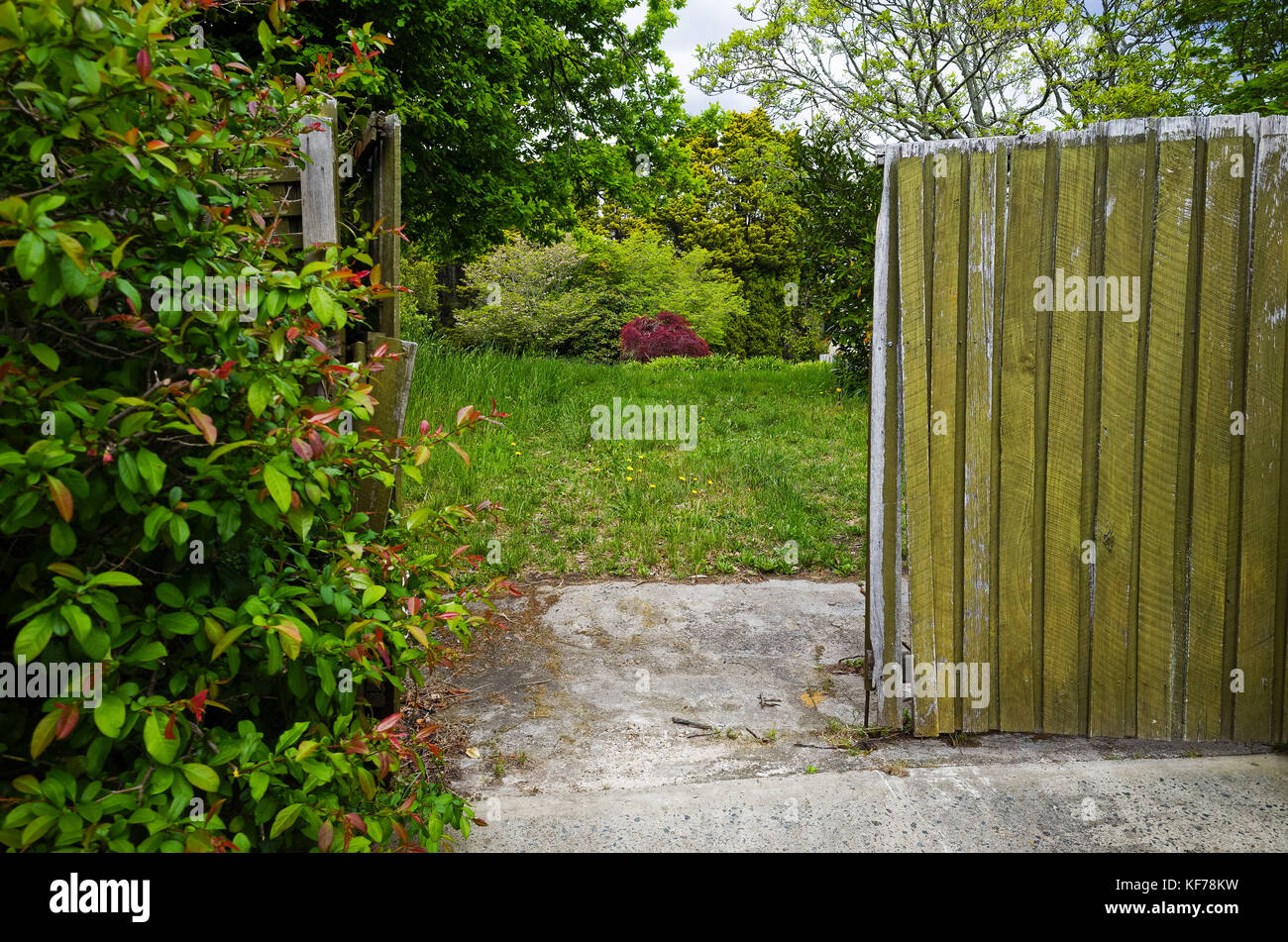 Entrance fence hi-res stock photography and images - Alamy