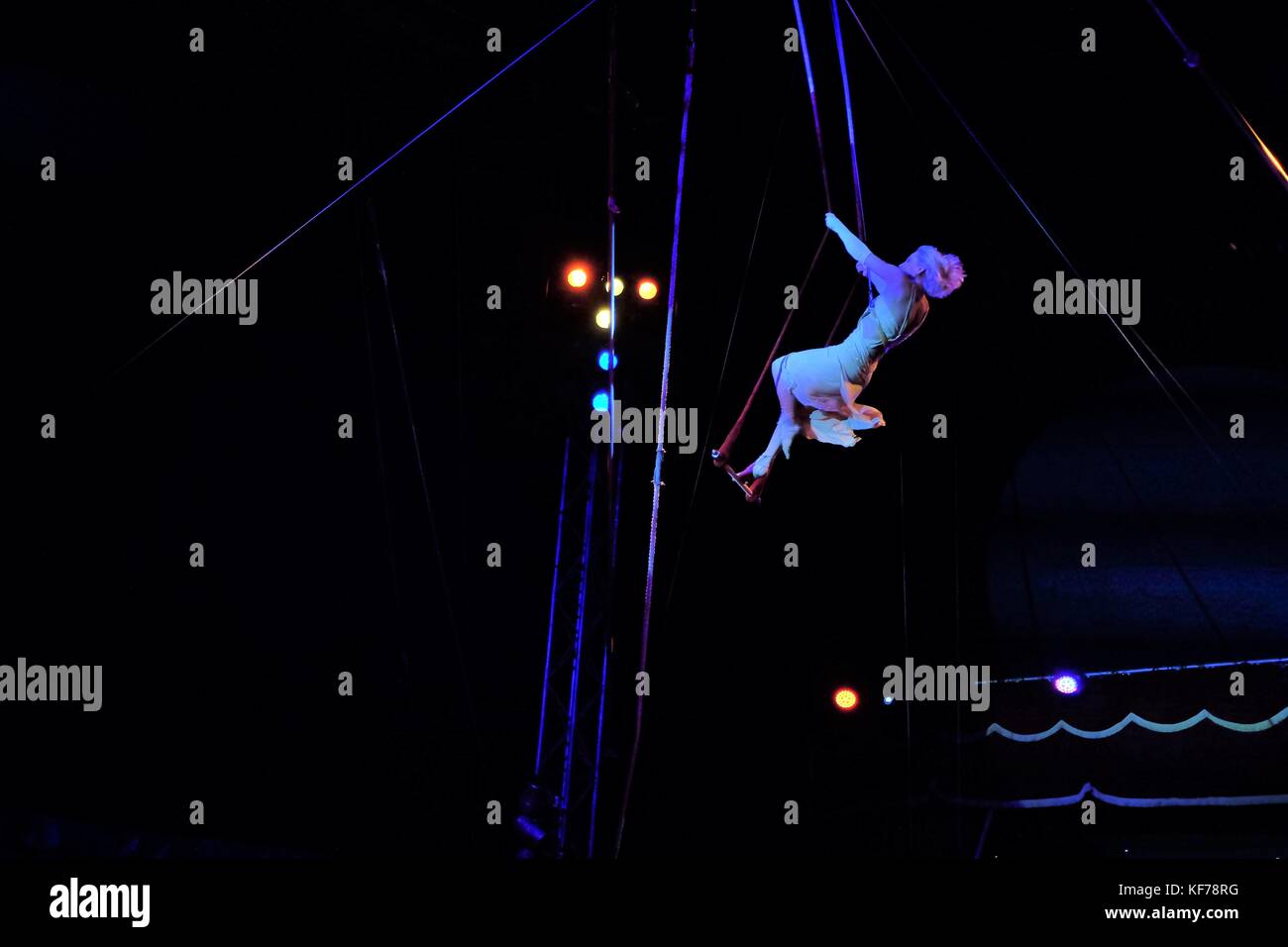 circus trapeze artist Stock Photo - Alamy