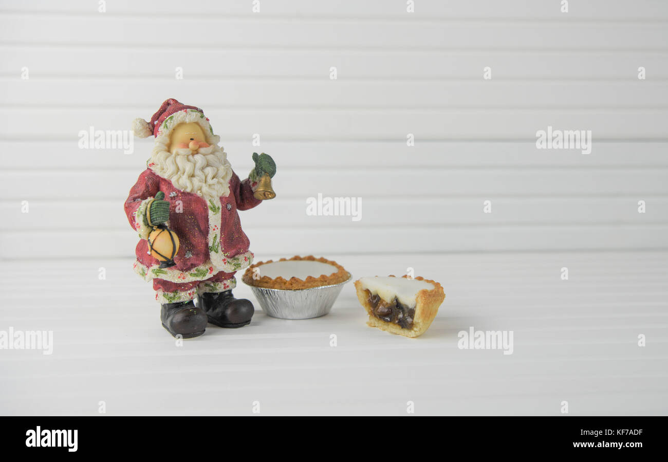 Father christmas traditional hi-res stock photography and images - Alamy