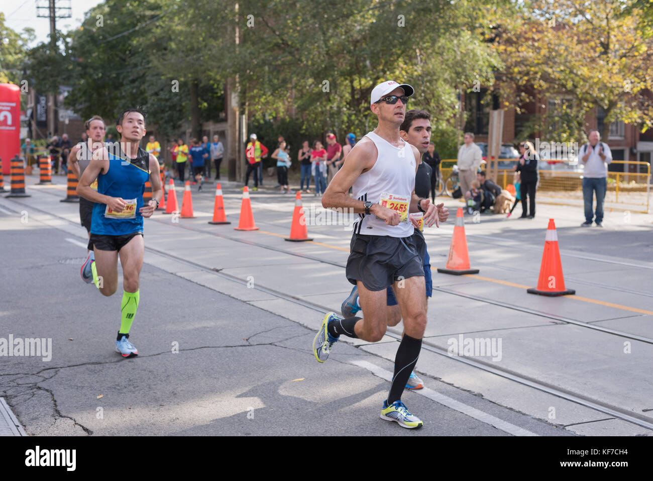 Toronto waterfront marathon hi-res stock photography and images - Alamy