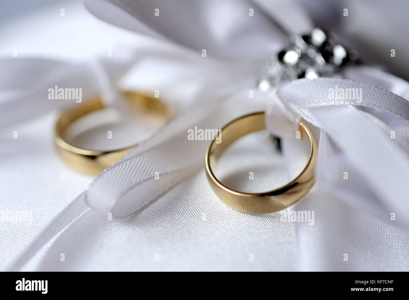 Commitment ceremony rings hi-res stock photography and images - Alamy