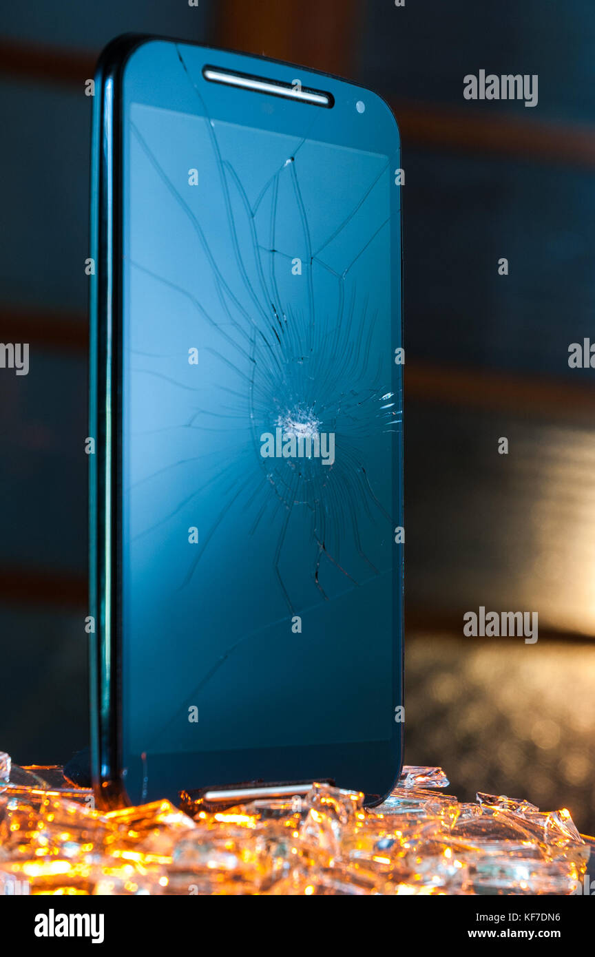 Cracked phone display hi-res stock photography and images - Alamy