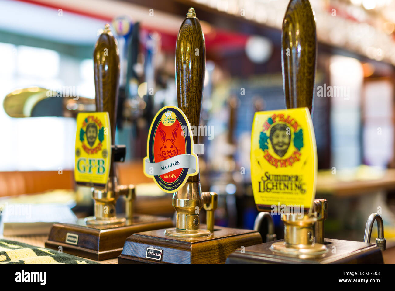 Cask ale pump hi-res stock photography and images - Alamy