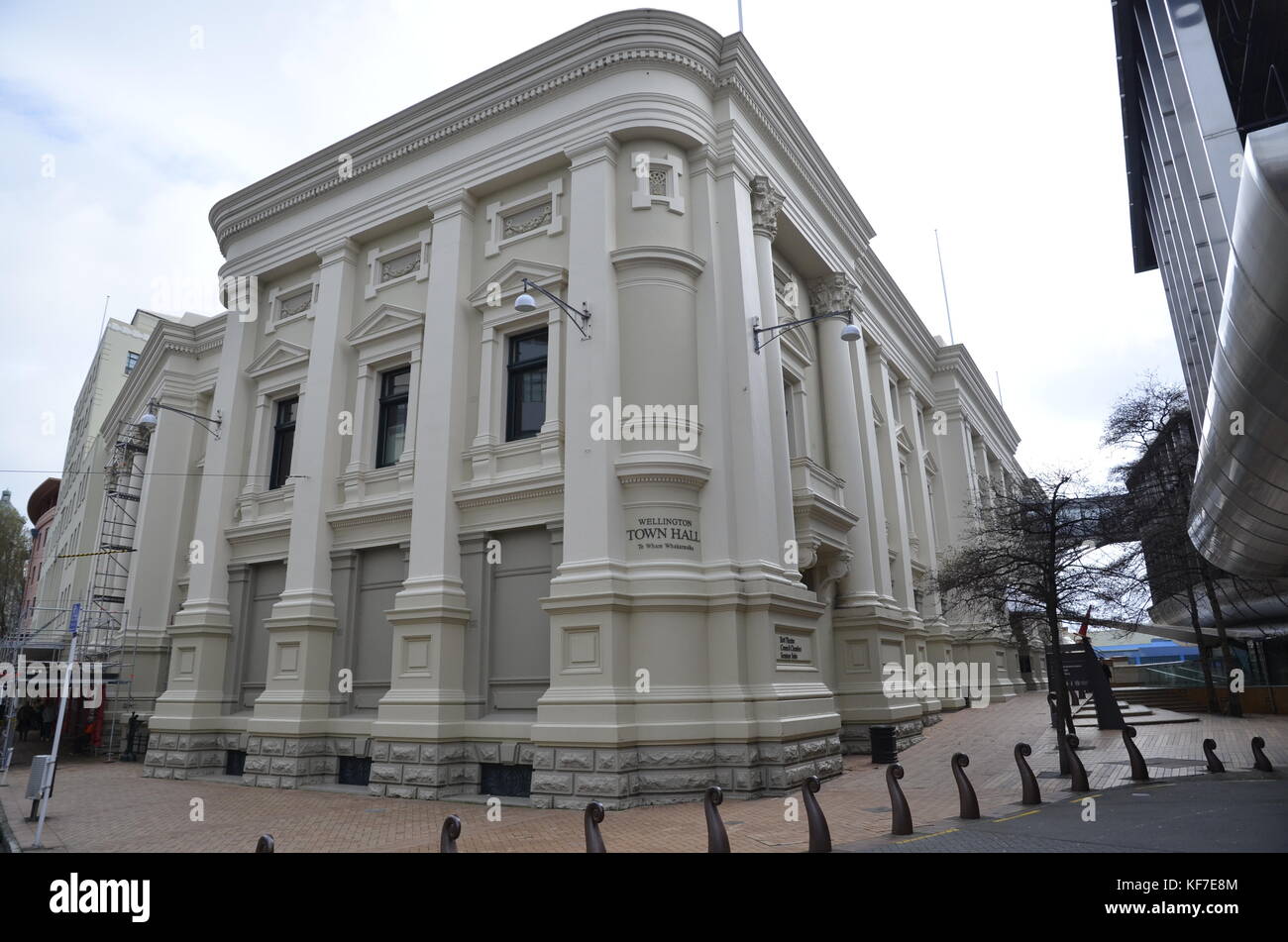 Wellington Town Hall , a concert hall and part of the municipal complex ...