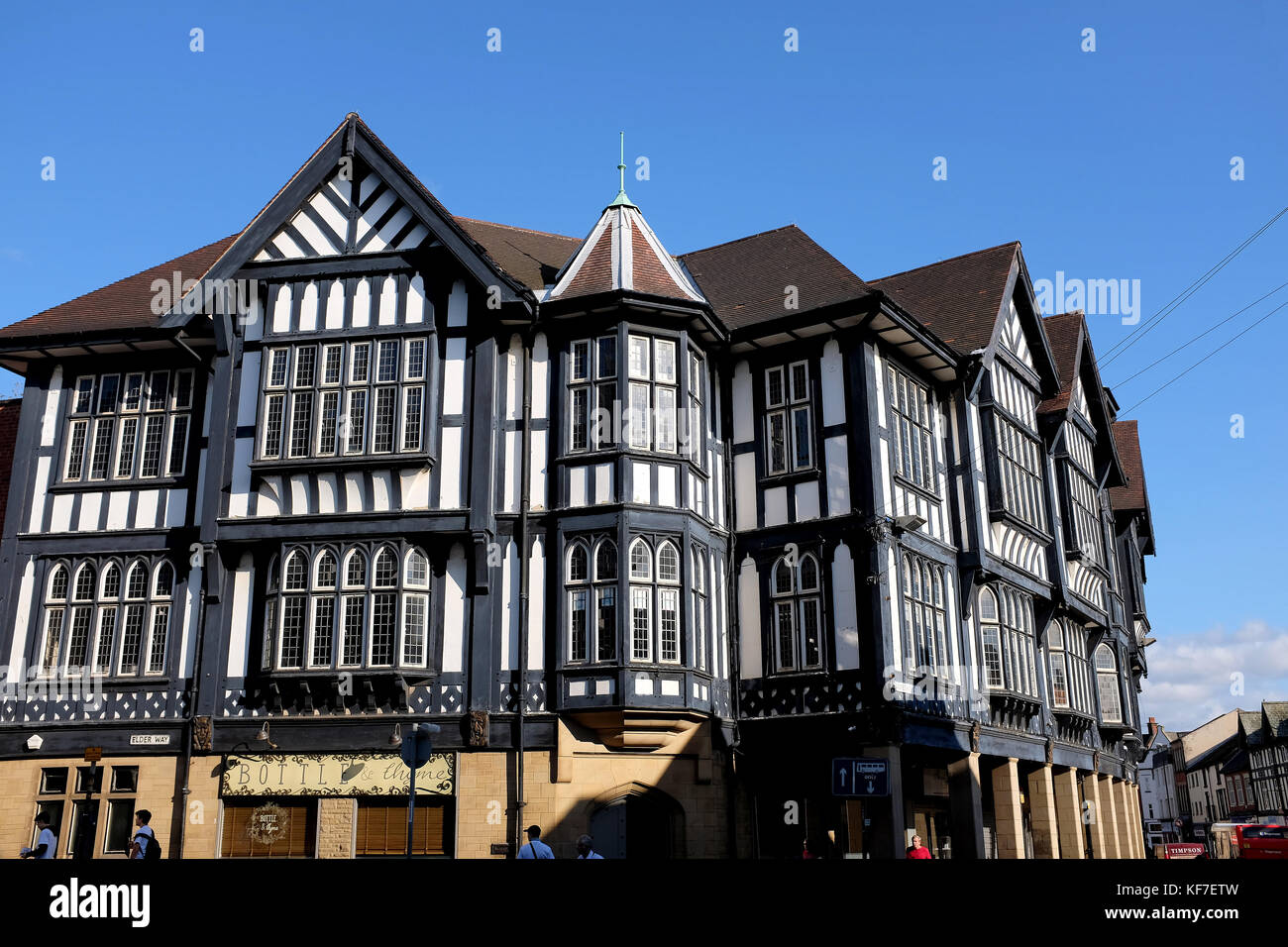 Tudor arched windows hi-res stock photography and images - Alamy