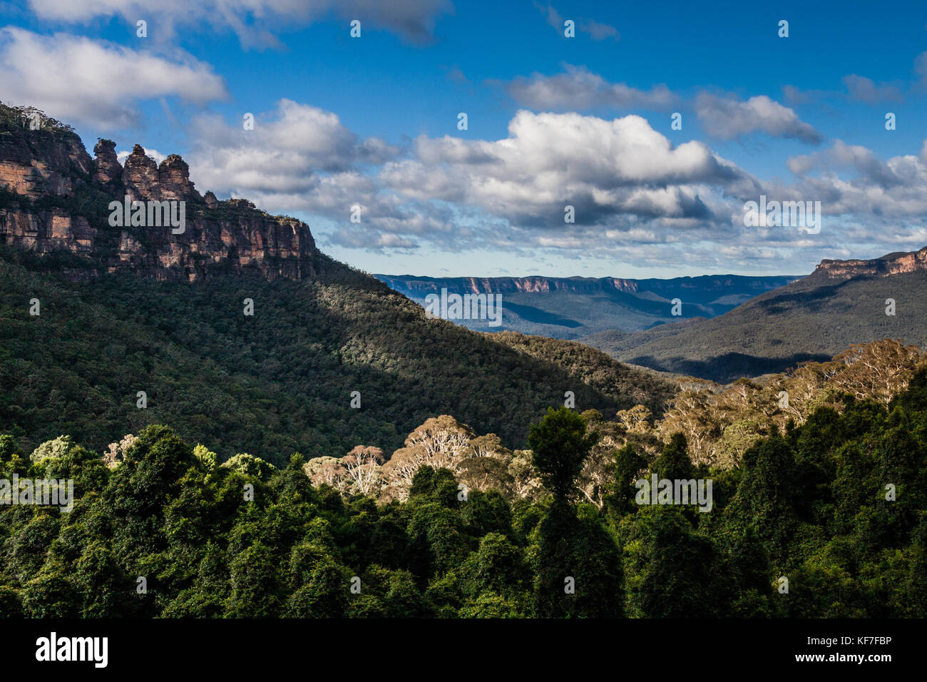 Aboriginal three sisters blue mountains hi-res stock photography and ...