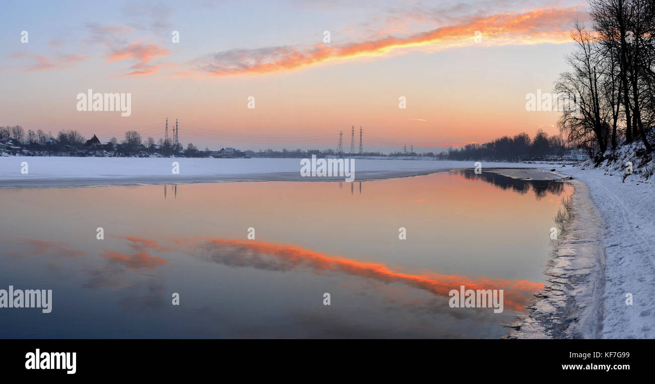 Winter morning before dawn on the river Stock Photo - Alamy