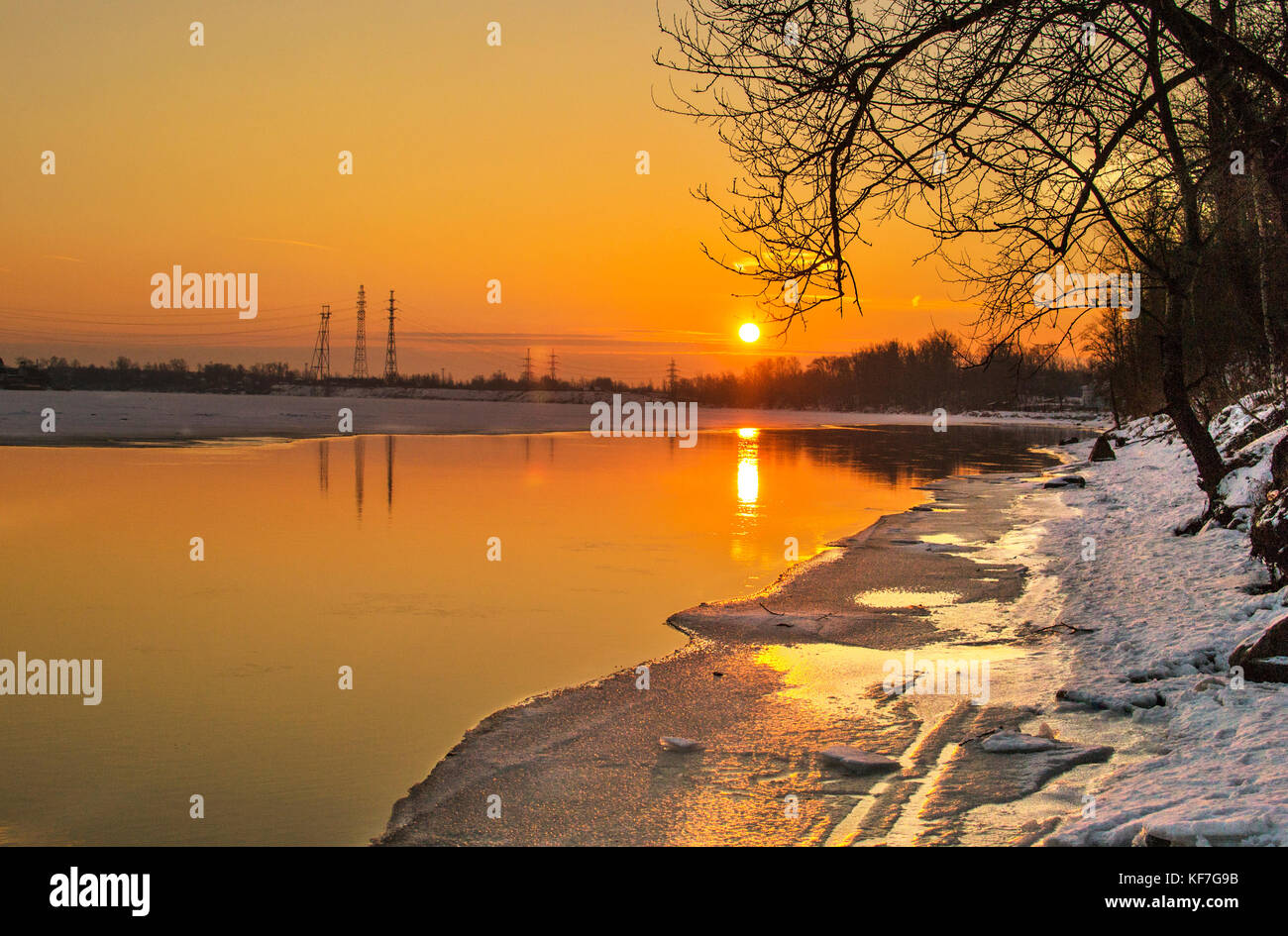 Winter morning before dawn on the river Stock Photo - Alamy