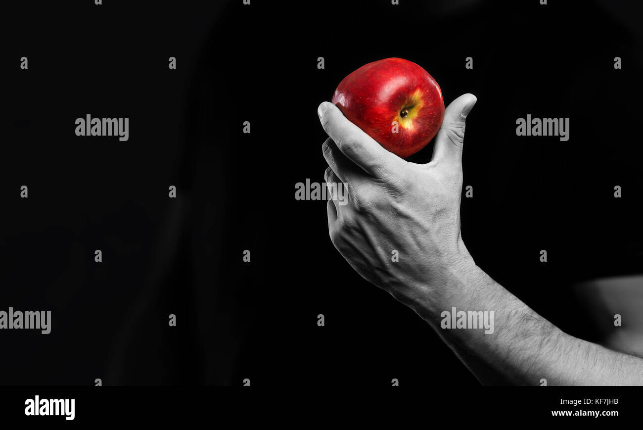 Female doctor holding apple hi-res stock photography and images - Alamy