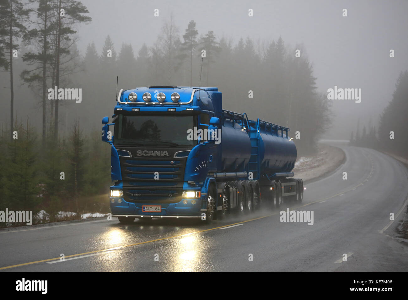 Blue lorry trailer hi-res stock photography and images - Alamy