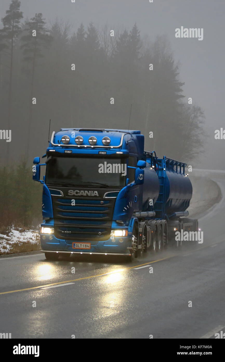Blue lorry trailer hi-res stock photography and images - Alamy