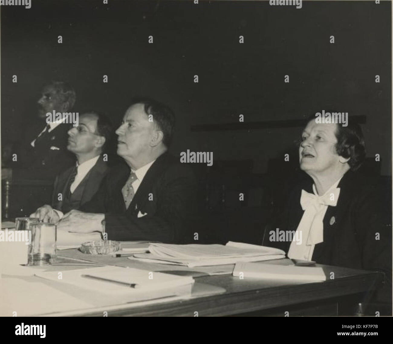 Un women australia hi-res stock photography and images - Alamy