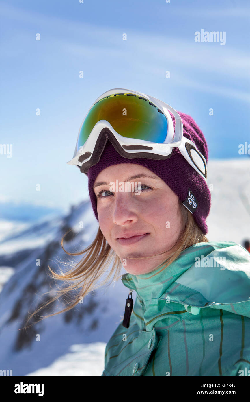 Pretty woman snowboarder portrait hi-res stock photography and images ...