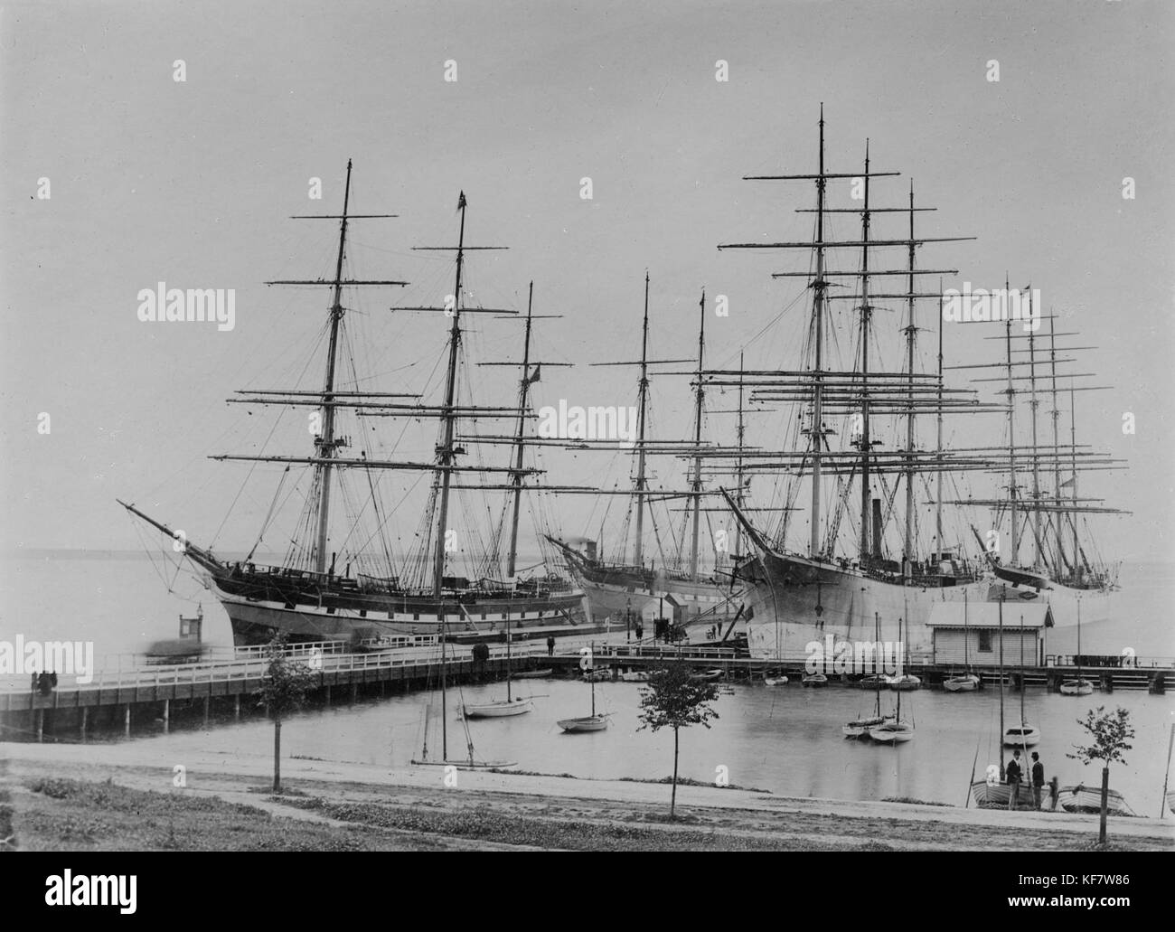 Loch Line ships in Geelong SLV H91.108 2759 Stock Photo - Alamy