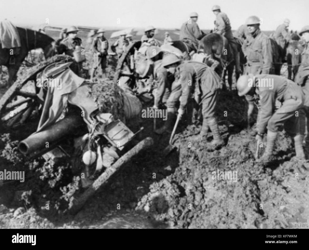 The Australian 4.5-inch howitzer, photographed at Hannebeek on October ...