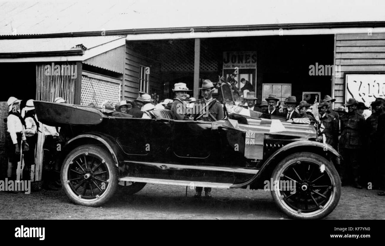 1 108600 Arrival of Mrs Wheeler to unveil the School War Memorial at ...