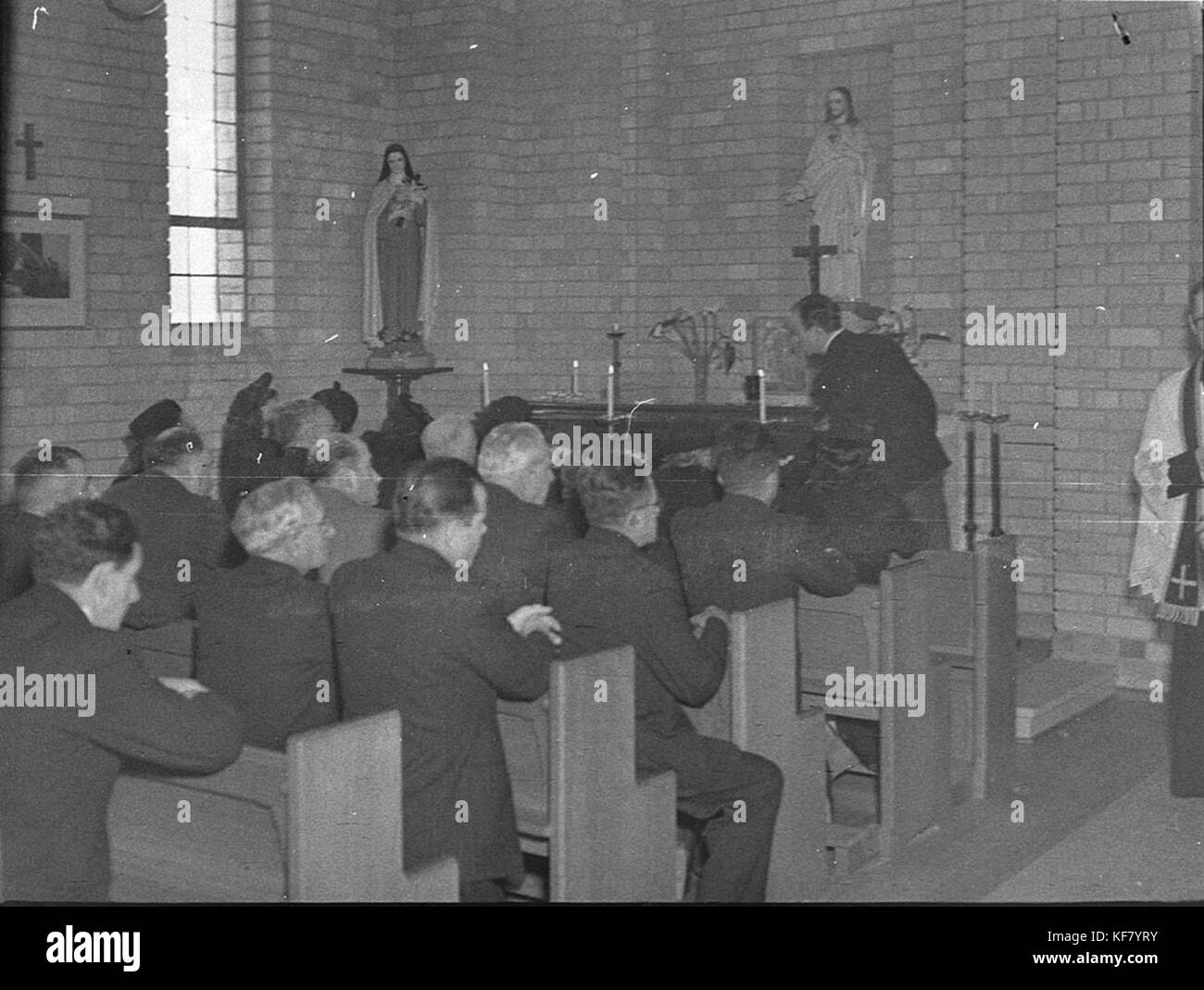 Funeral behavior hi-res stock photography and images - Alamy