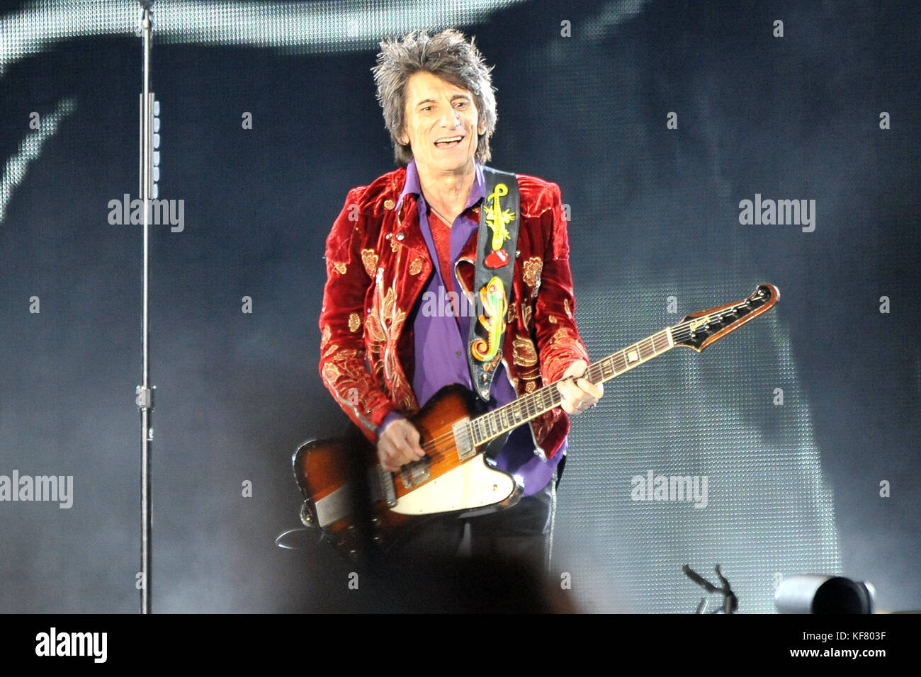 Rolling stones performing hi-res stock photography and images - Alamy