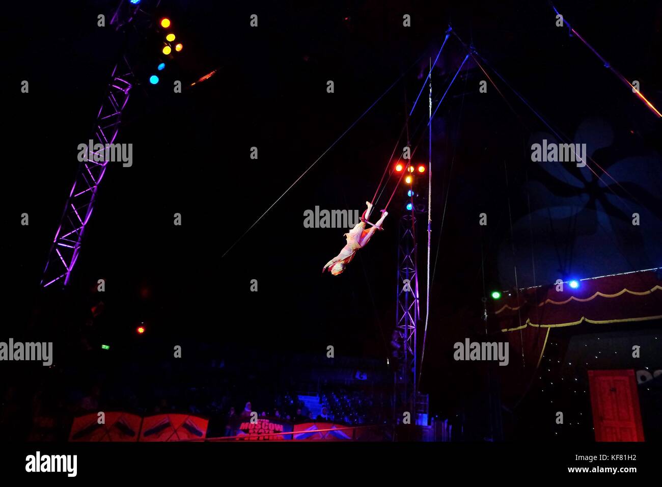 circus trapeze artist Stock Photo - Alamy