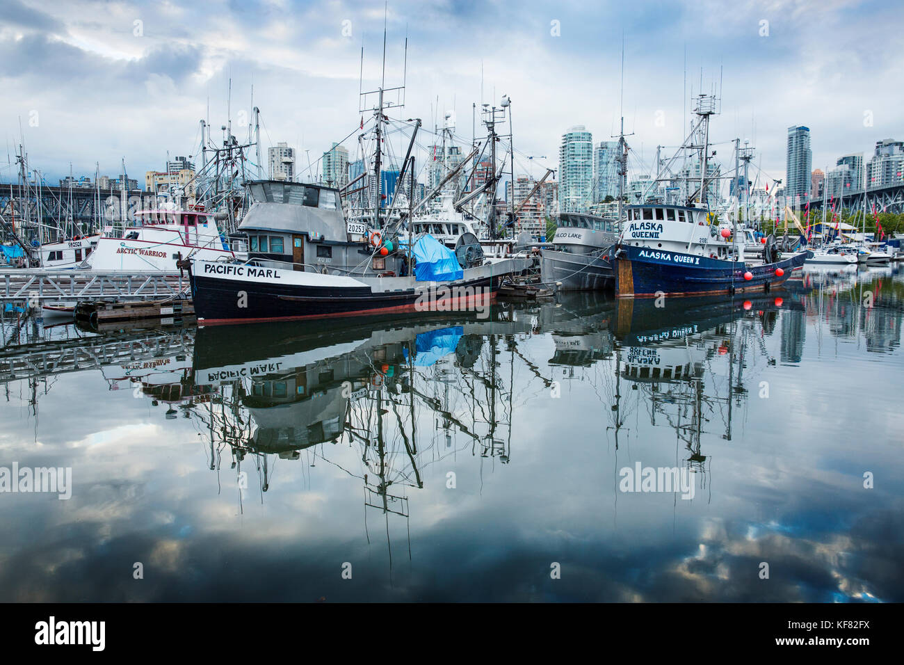 Warf building hi-res stock photography and images - Alamy