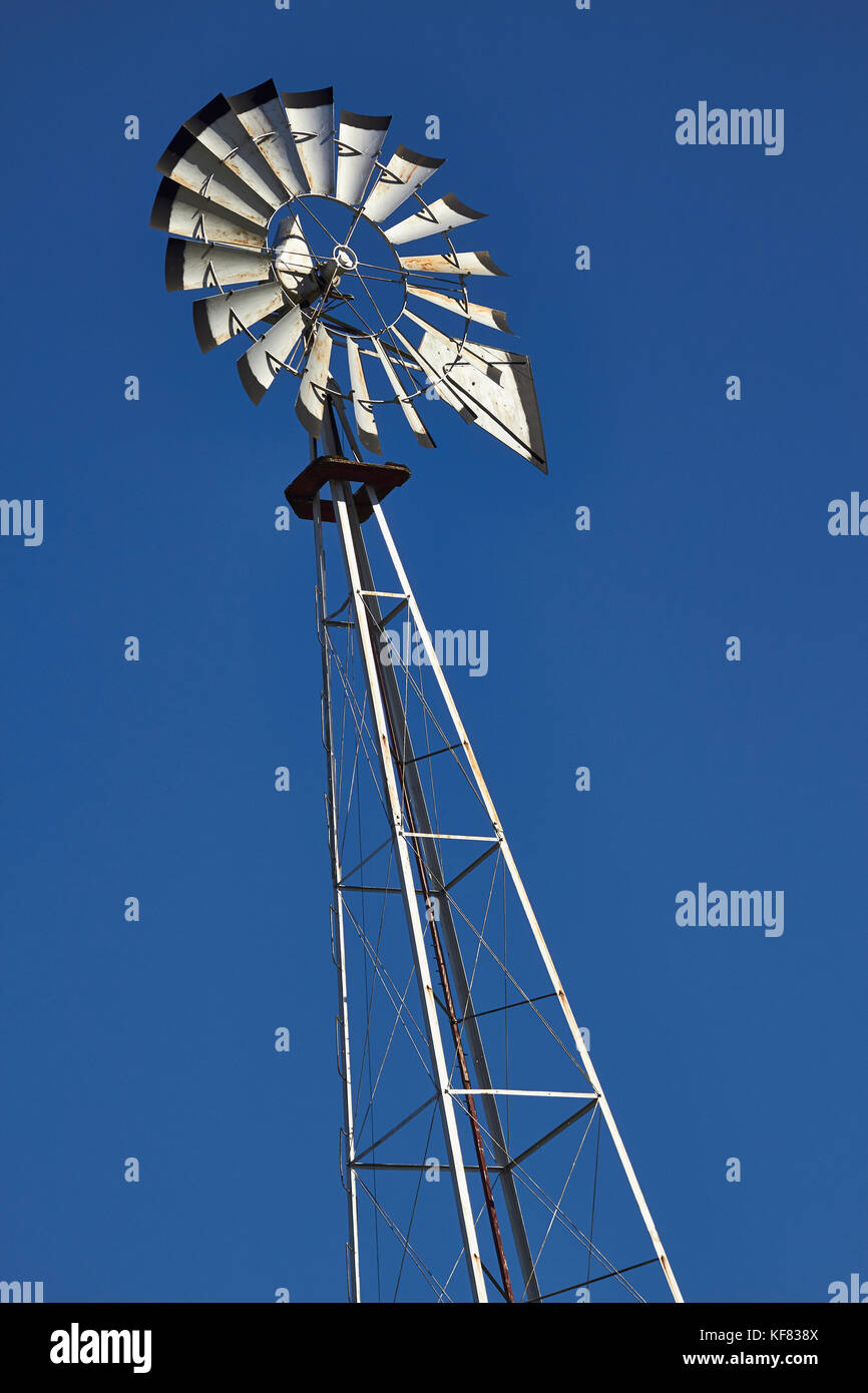 American farm windmill hi-res stock photography and images - Alamy