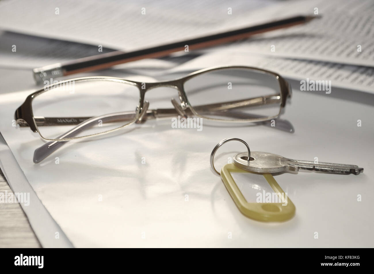 Key holder with documents hi-res stock photography and images - Alamy