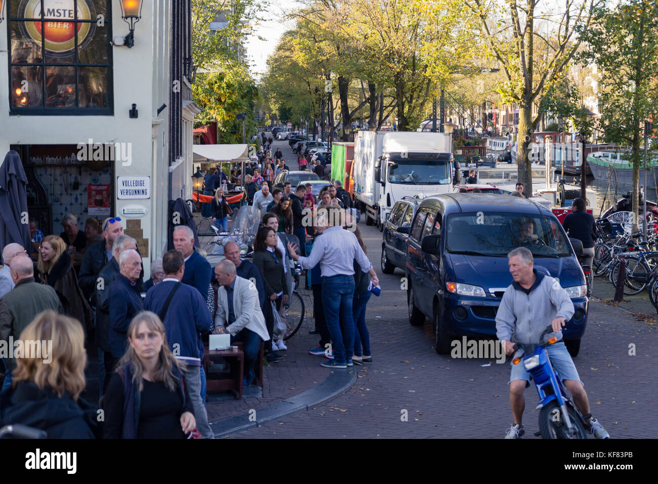 Busy cyclists hi-res stock photography and images - Alamy