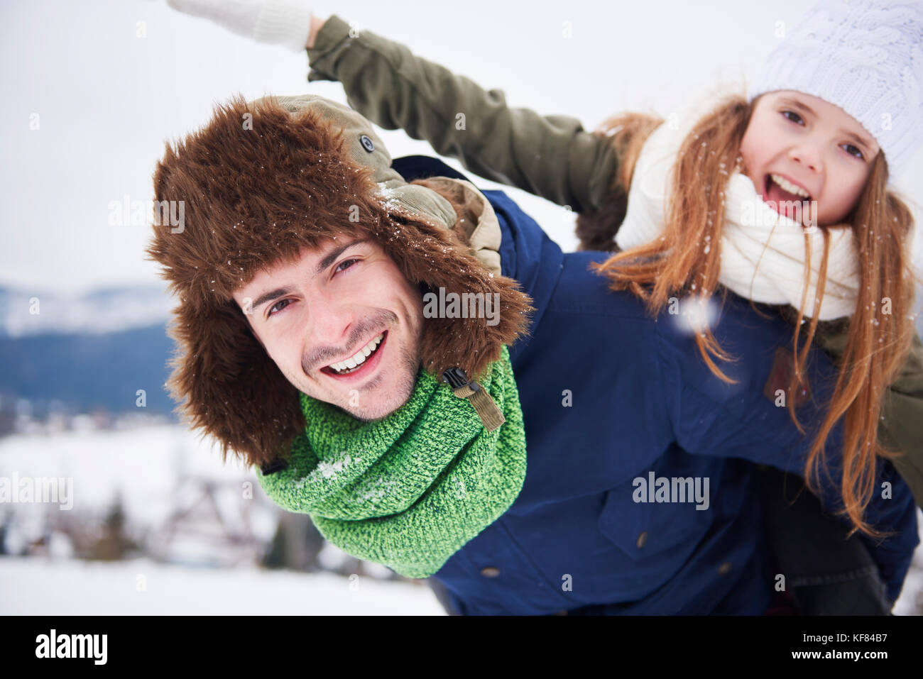 Piggyback family fun father hi-res stock photography and images - Alamy