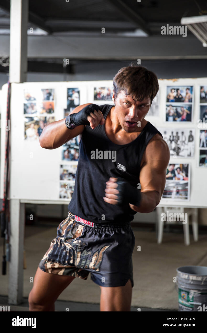 USA, Oahu, Hawaii, MMA Mixed Martial Arts Ultimate fighter Lowen ...