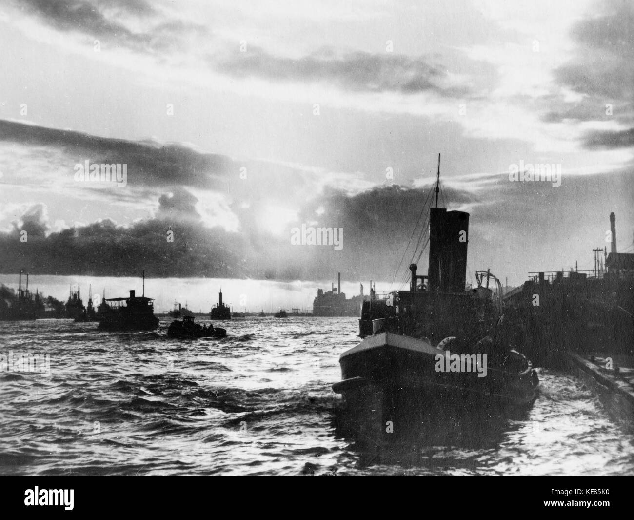 Hamburg Docks, Germany, between 1912-1915 Stock Photo - Alamy