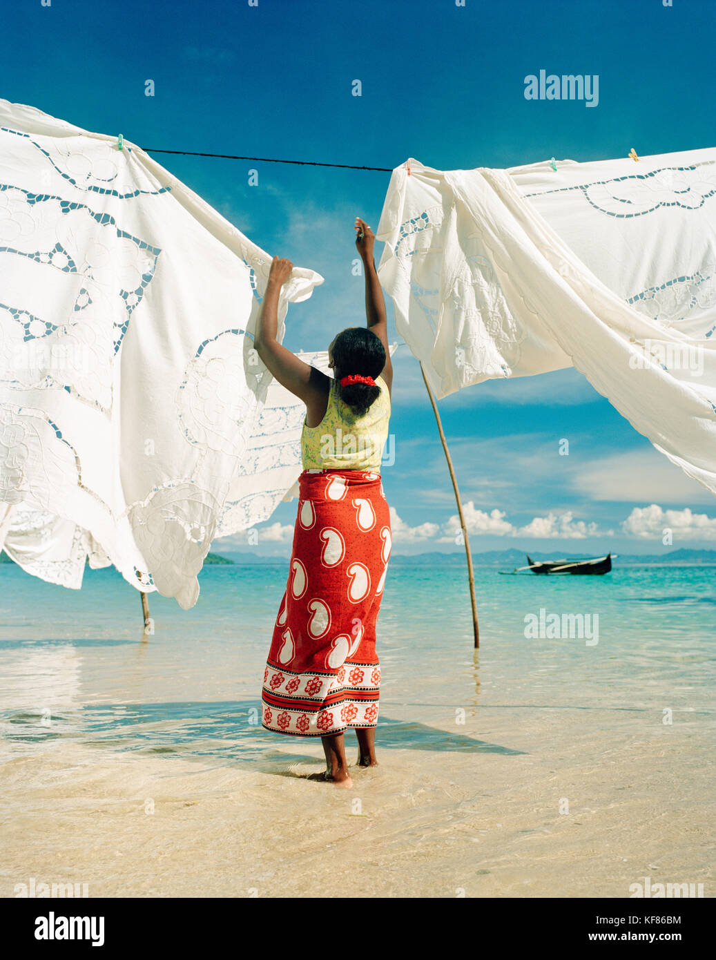 Madagascar traditional clothing hi-res stock photography and images - Alamy