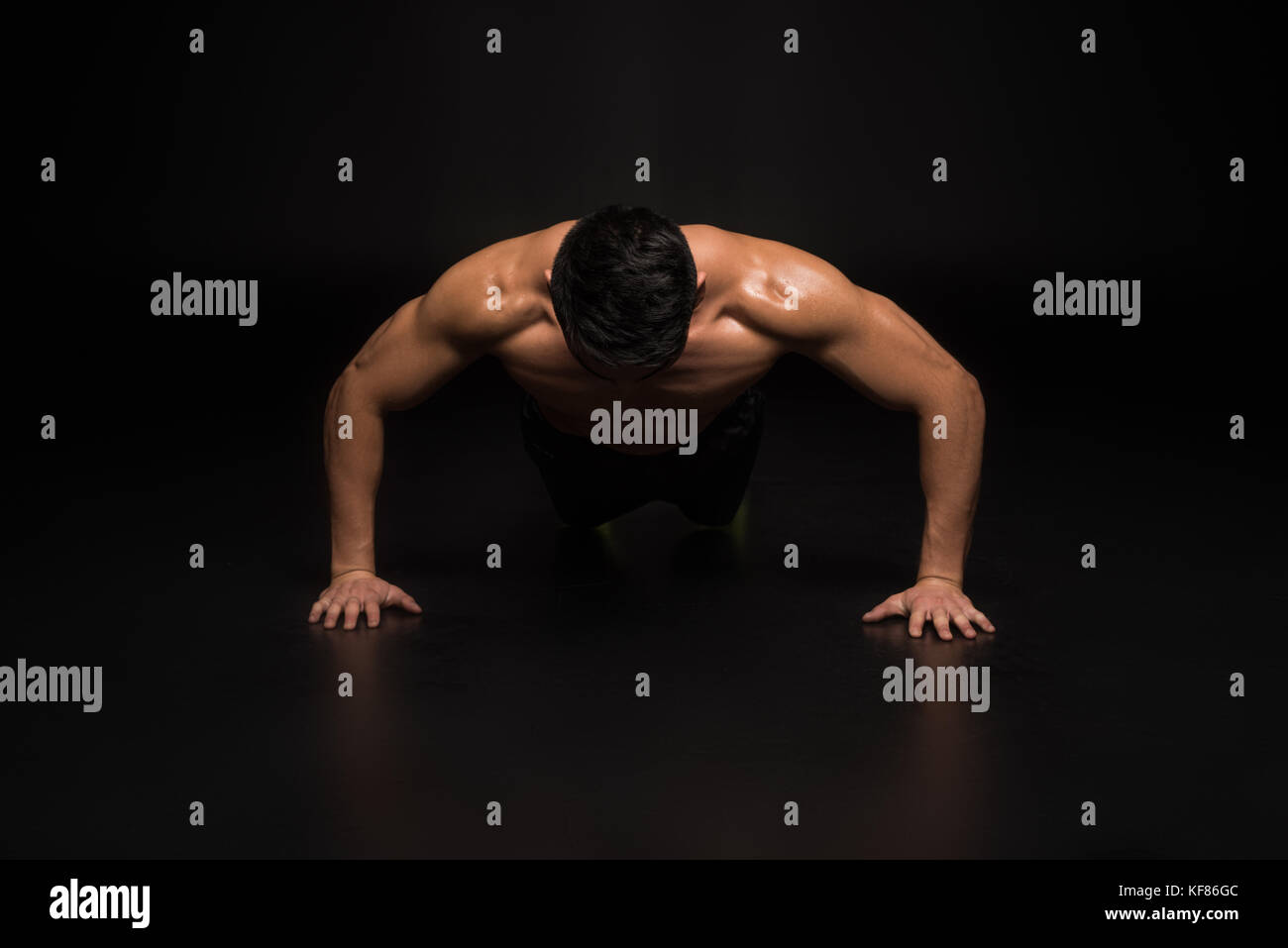 athletic man doing push ups Stock Photo - Alamy