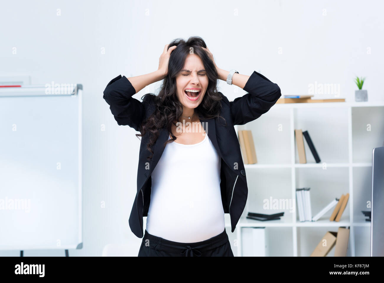 Woman screaming holding head hi-res stock photography and images - Alamy