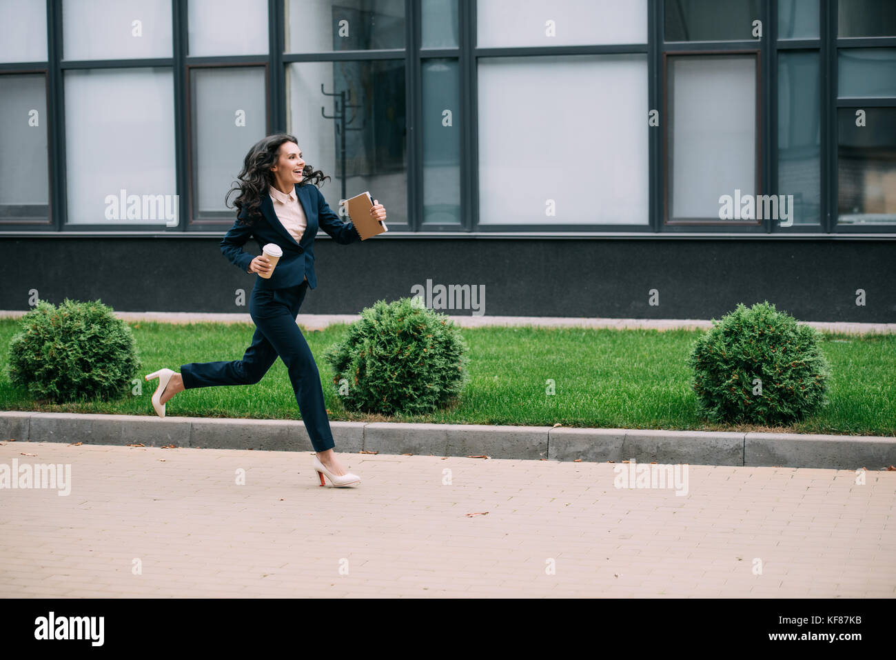 Running to work hi-res stock photography and images - Alamy