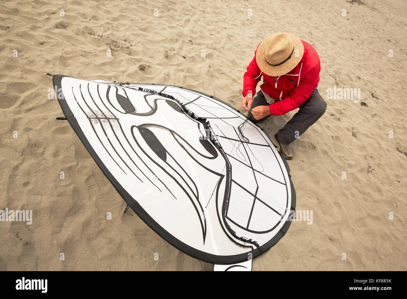 USA, Washington State, Long Beach Peninsula, Ron Gibian with his ...