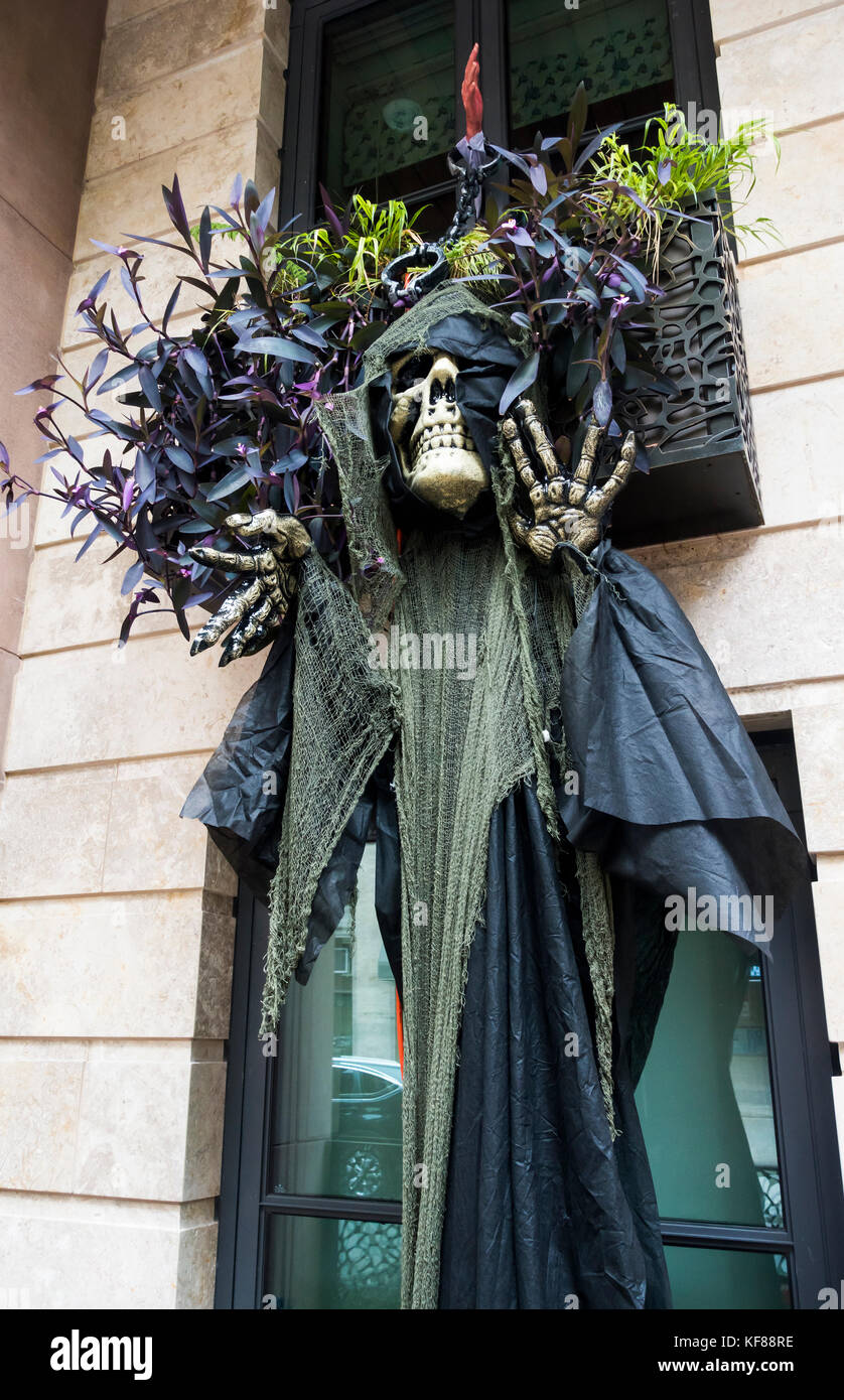 Scary monster figure for Halloween street display Stock Photo - Alamy