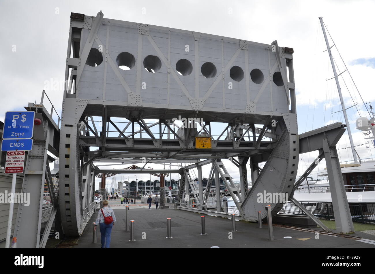 A lift bridge at Wynyard Crossing in Auckland's docklands Stock Photo ...